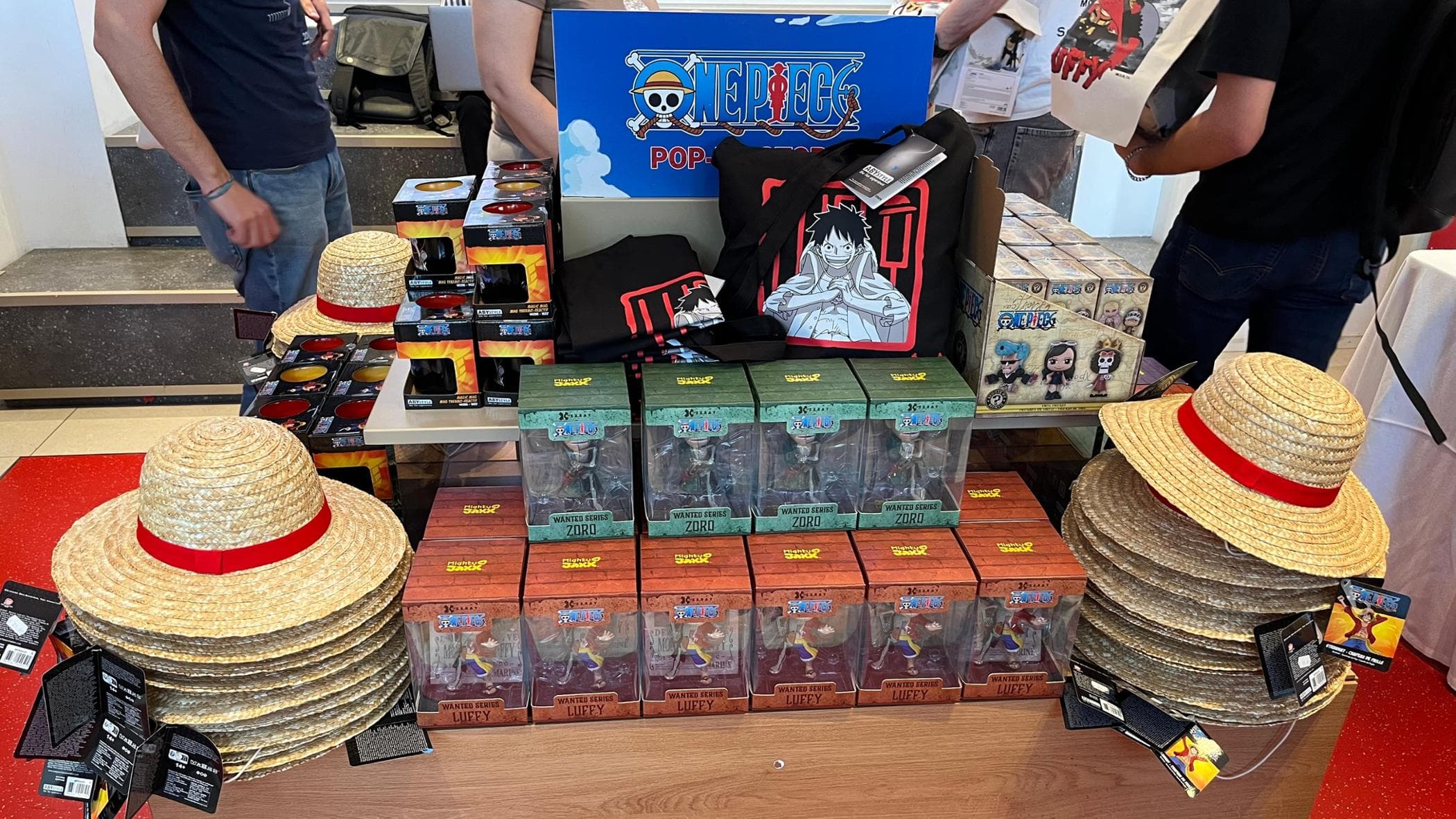 One Piece sbarca alla Mondadori Duomo con un pop-up store: gadget, foto ...