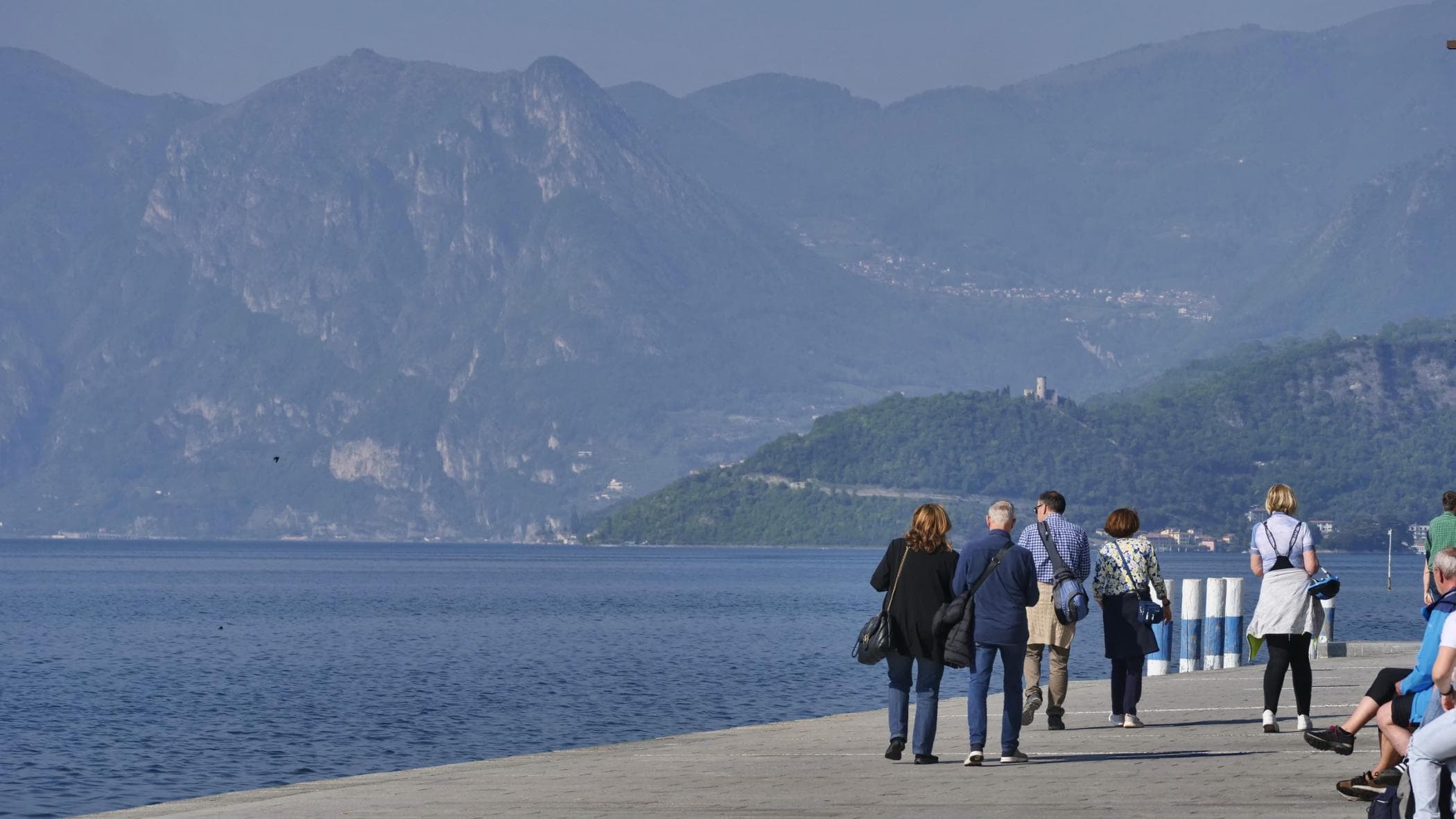 Pisogne, si tuffa nel lago d’Iseo e non riemerge: morto ragazzo di 19 ...