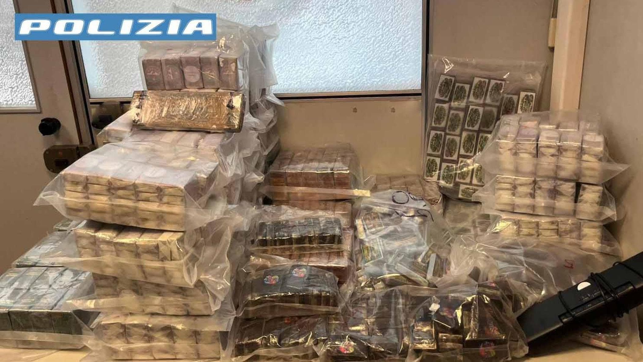 Cesate, sorpresi dalla polizia mentre spostano in auto 190 kg di droga ...