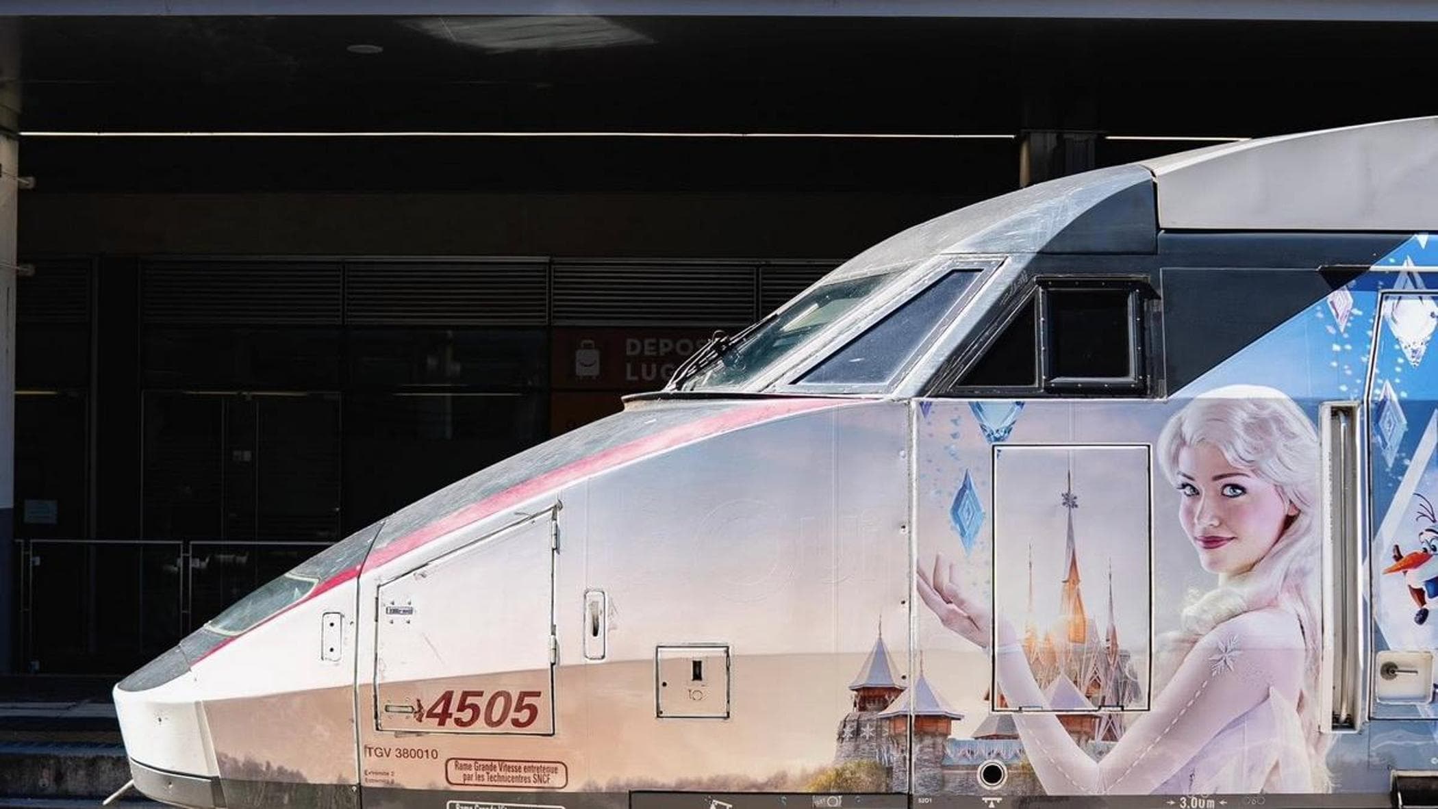 In treno verso Arendelle: convoglio speciale dedicato a Frozen da ...
