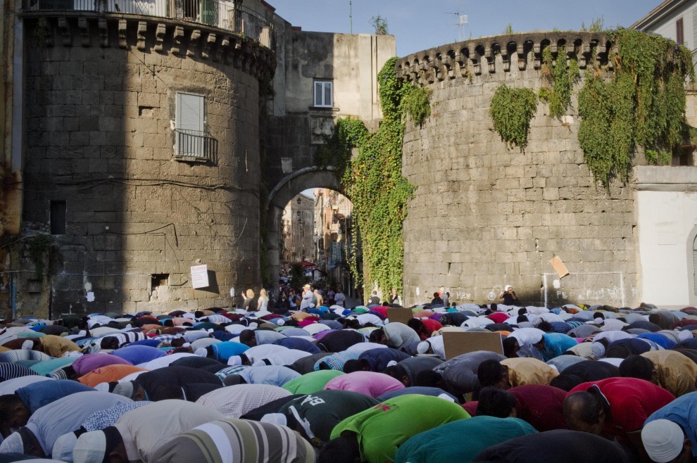 Islam, folla di musulmani nelle piazze di Napoli - la Repubblica