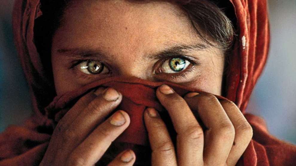 McCurry in mostra al Pan, attesa per il mito della "Ragazza afgana ...