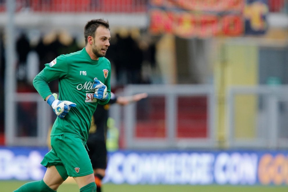 Benevento, la fotosequenza del gol di Brignoli contro il Milan - la ...