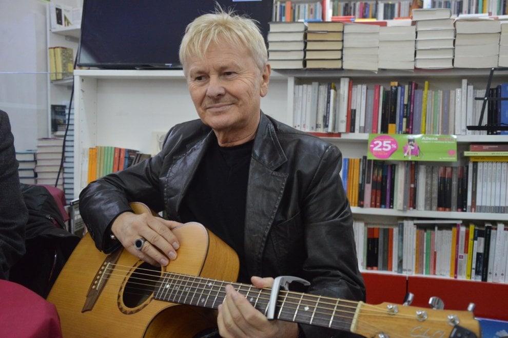 Ron presenta il suo disco alla libreria Mooks: "Ora vorrei incidere ...
