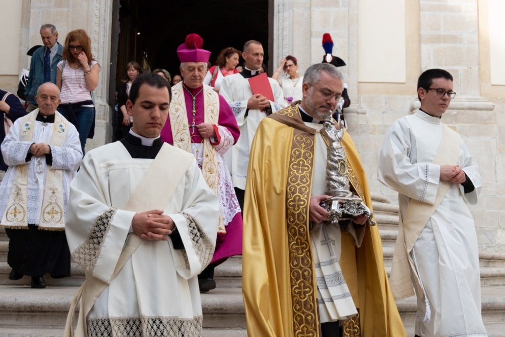 Potenza tra sacro e profano: in migliaia alla sfilata dei turchi e alla ...