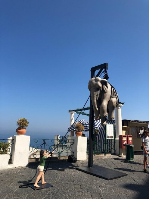 "Marta e l'elefante", mega installazione d'arte a Capri - la Repubblica