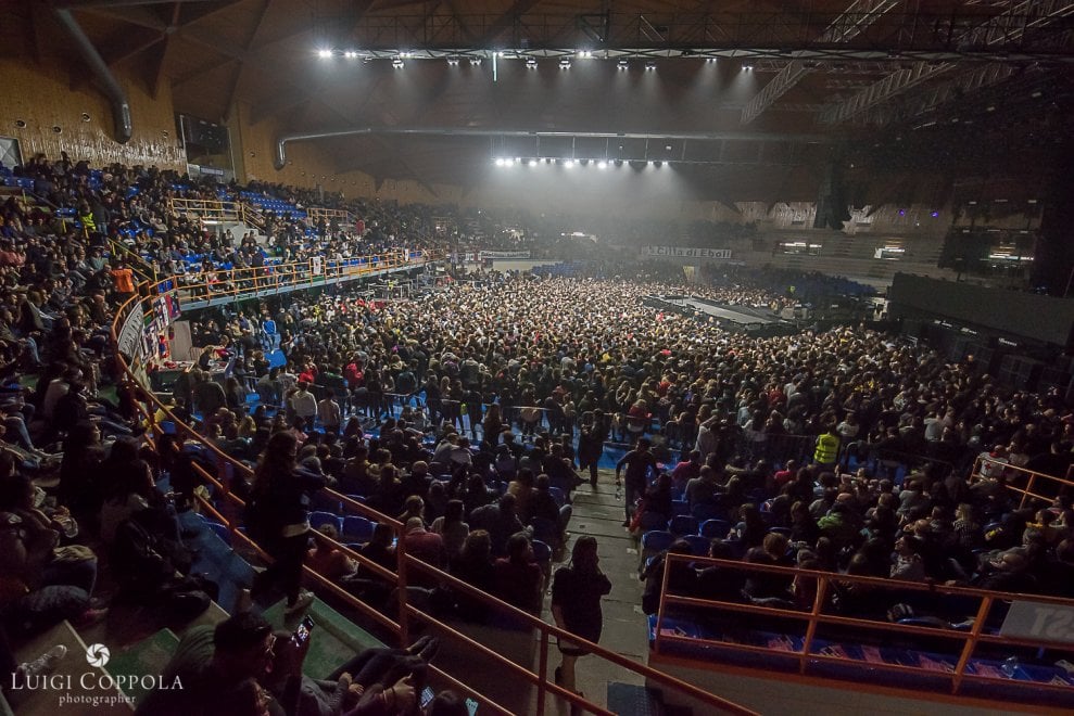 Successo per il concerto di Cesare Cremonini al Palasele - la Repubblica