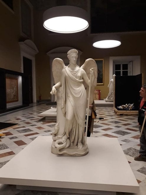 La statua della "Pace" di Canova è arrivata al Mann - la Repubblica