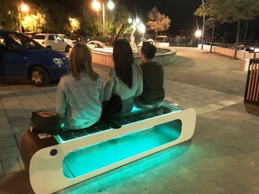 A Policastro arrivano le panchine "intelligenti" ad energia solare - la ...