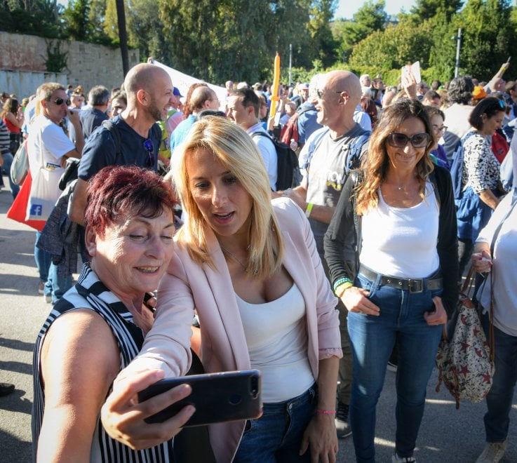 Italia a Cinque stelle, selfie con Virginia Saba - la Repubblica