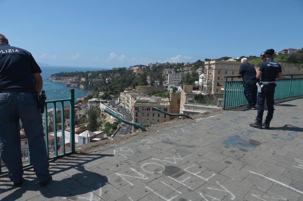 Napoli, via Petrarca, le immagini dell'incidente - la Repubblica