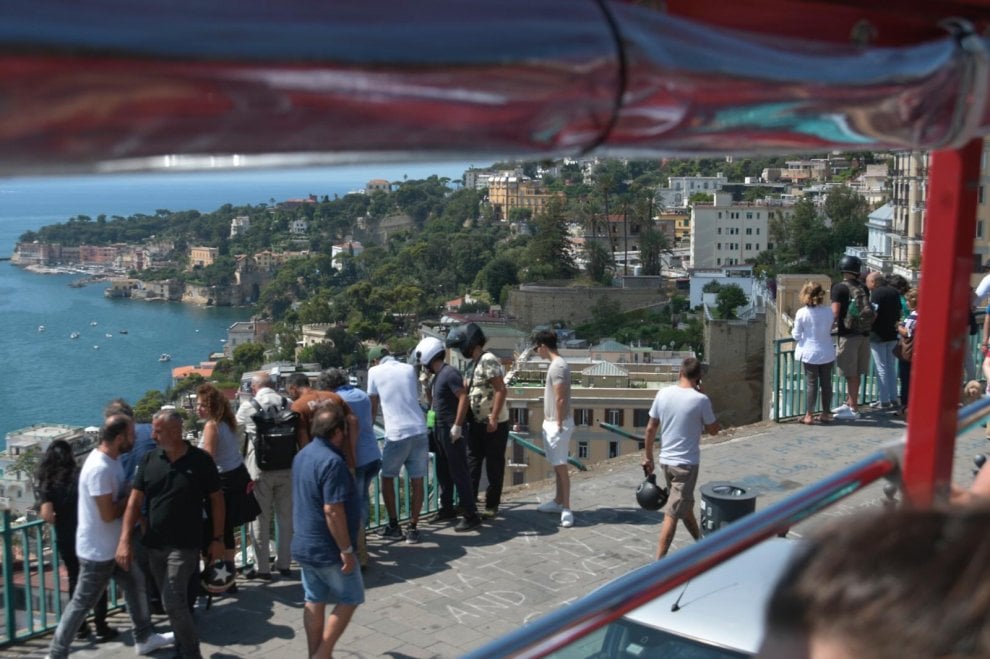 Napoli, via Petrarca, le immagini dell'incidente - la Repubblica