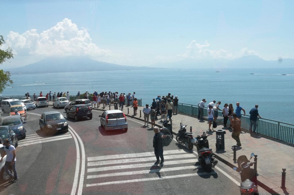 Napoli, via Petrarca, le immagini dell'incidente - la Repubblica