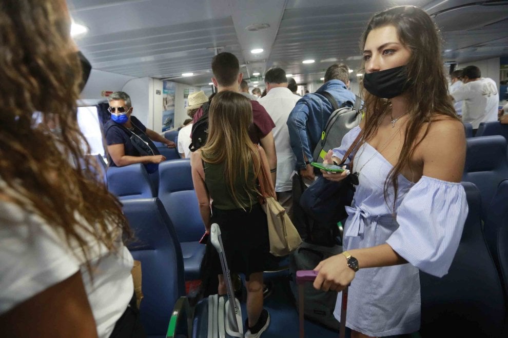 Capri, dagli aliscafi alle spiagge: viaggi e bagni con l'obbligo di ...