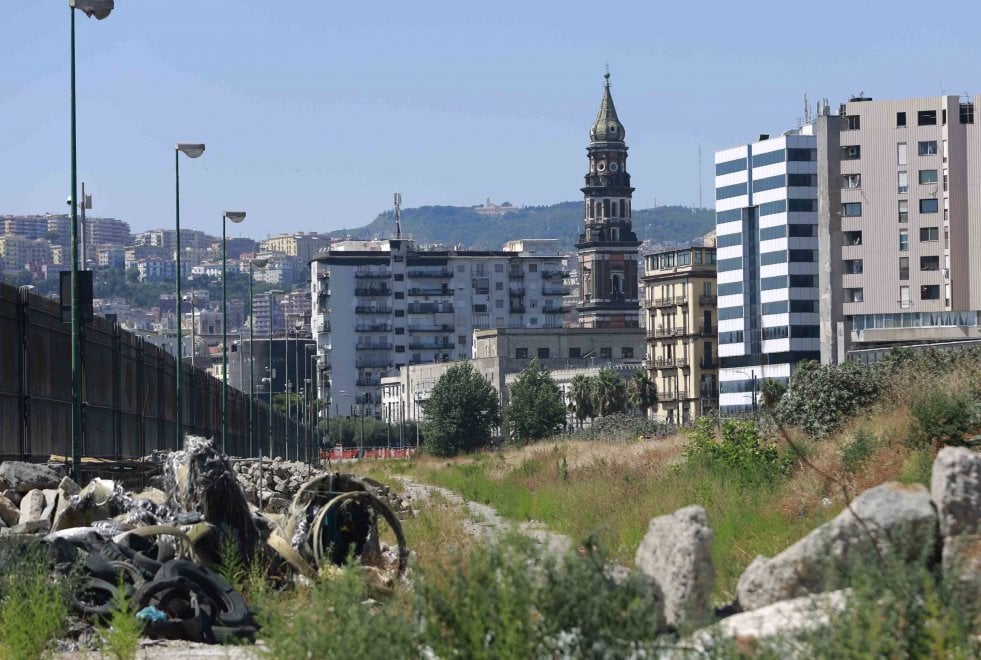 Il ghetto del Parco della Marinella una vergogna all'ingresso di Napoli ...