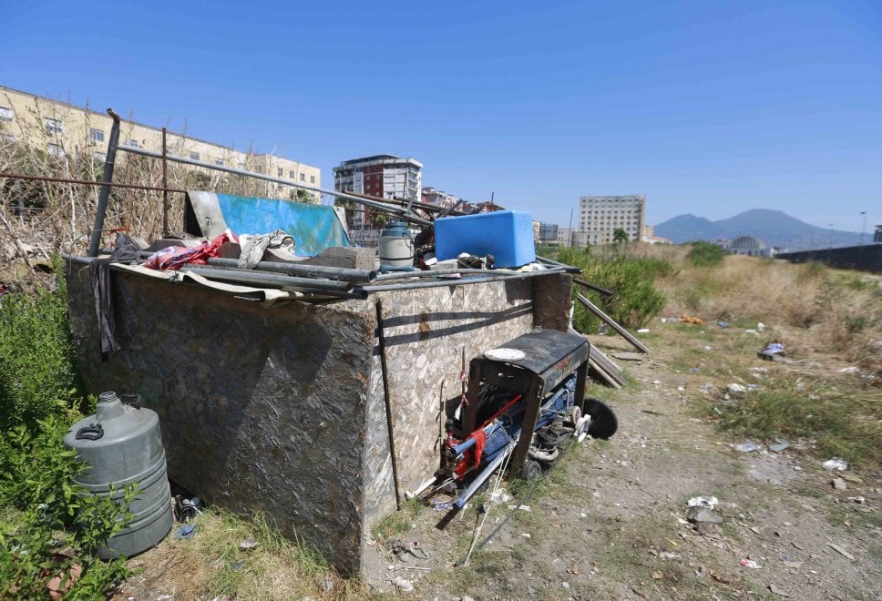 Il ghetto del Parco della Marinella una vergogna all'ingresso di Napoli ...