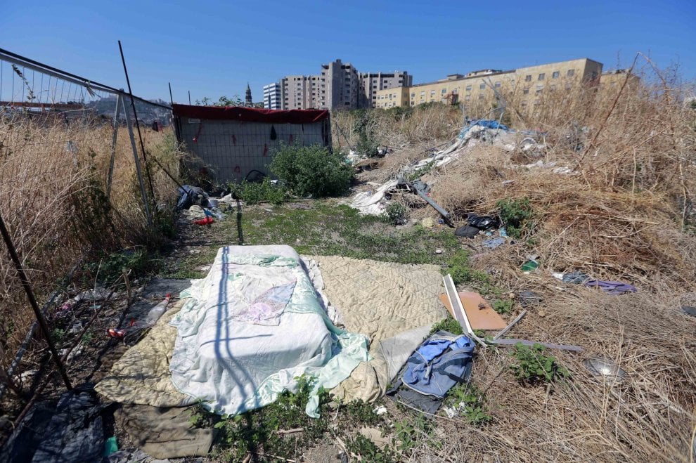 Il ghetto del Parco della Marinella una vergogna all'ingresso di Napoli ...