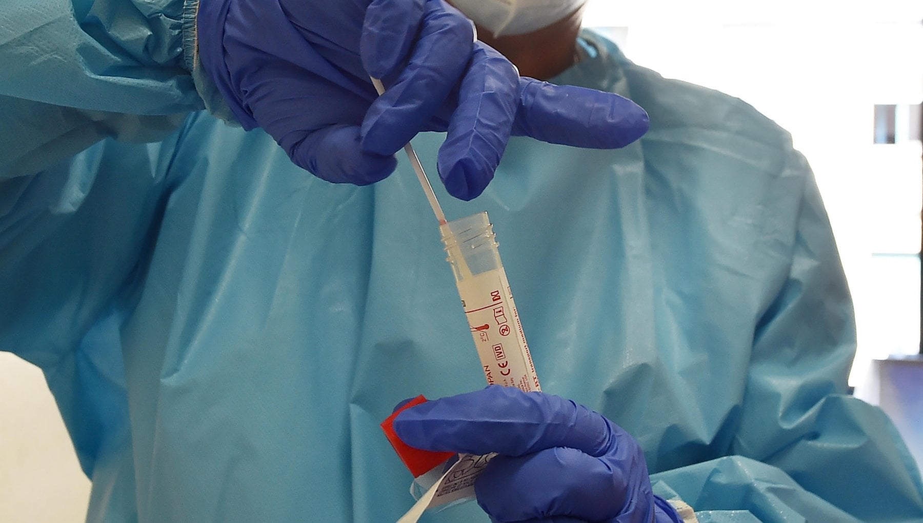 Tamponi privati: in Campania prescrizione obbligatoria, proteste dei ...