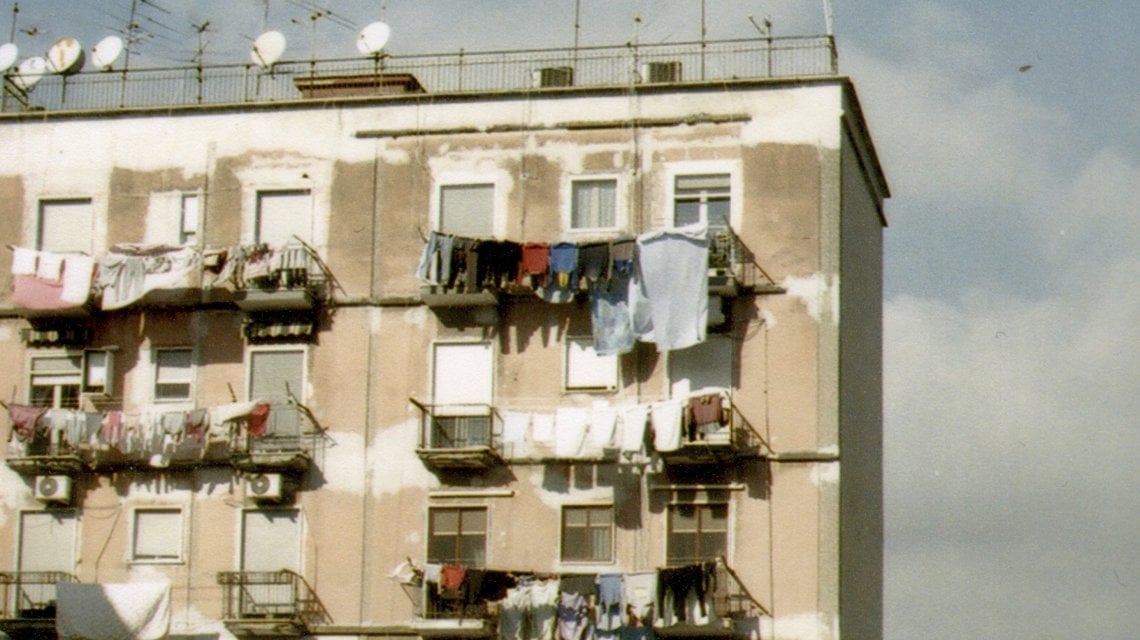 Napoli, il rione "geniale": qui è nato il racconto di Elena Ferrante ...