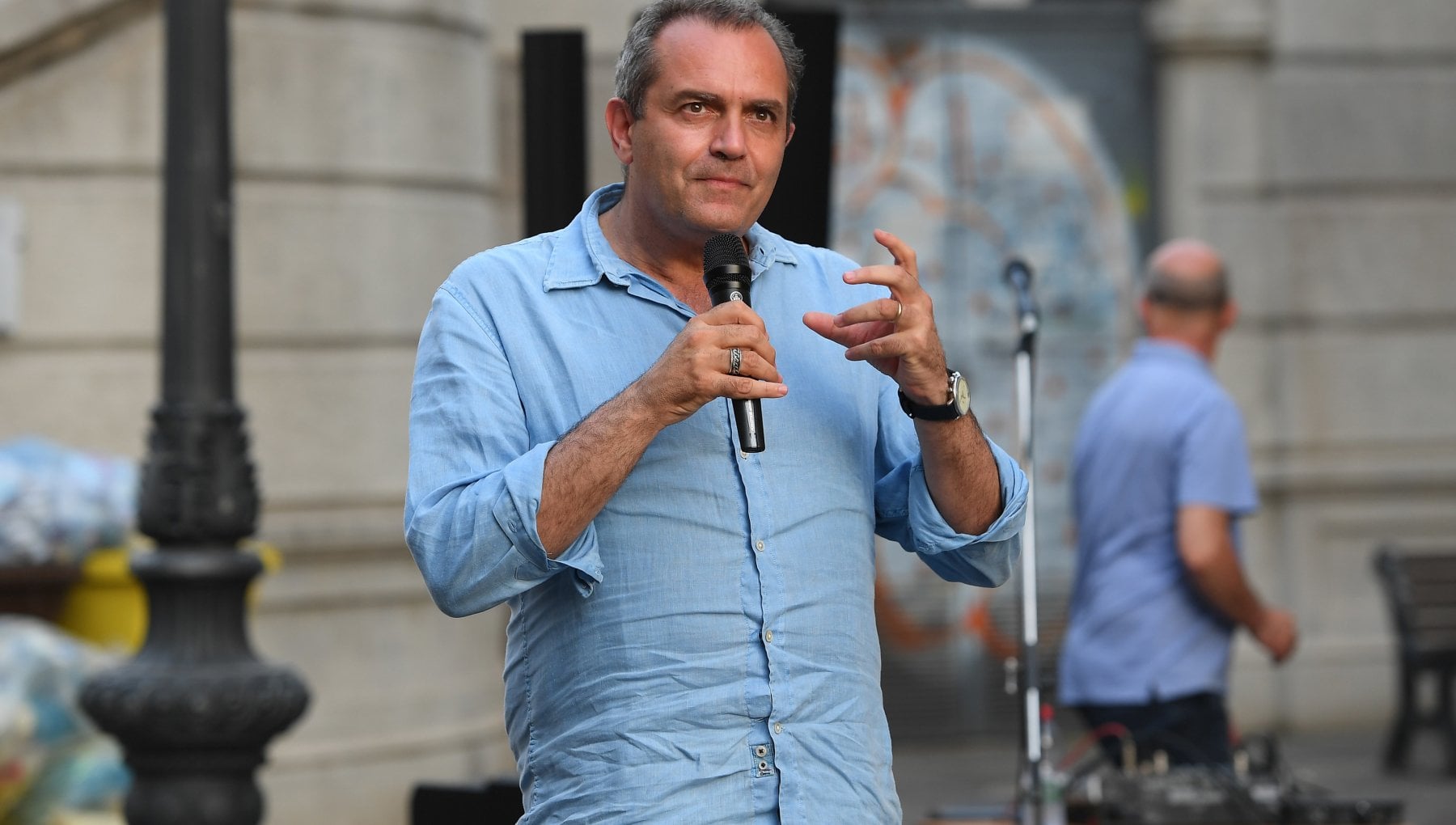 Napoli, de Magistris: "In 10 anni le abbiamo tolto lo scuorno" - la ...
