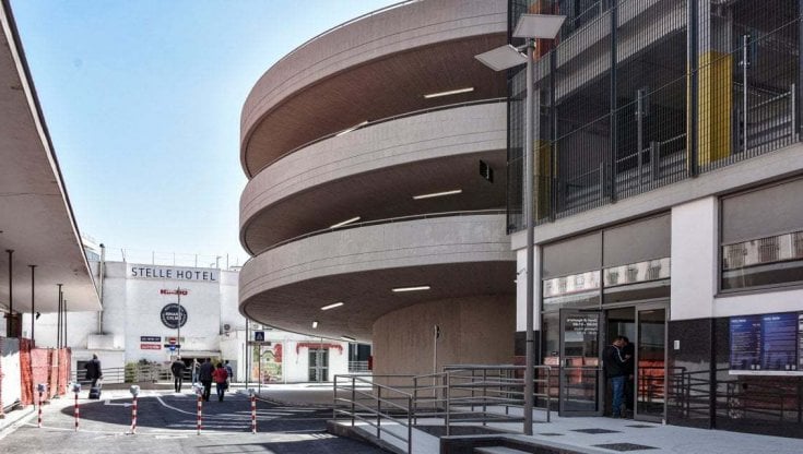 Napoli, oggi l'inaugurazione del parcheggio Fs nella Stazione centrale ...