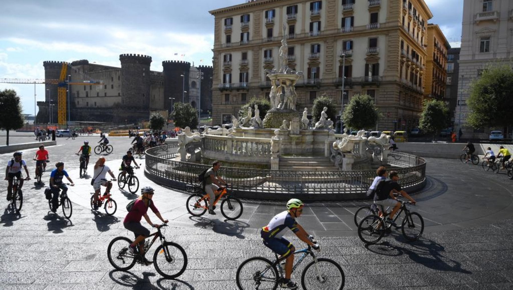 Napoli, flash mob in bici davanti al Comune - la Repubblica