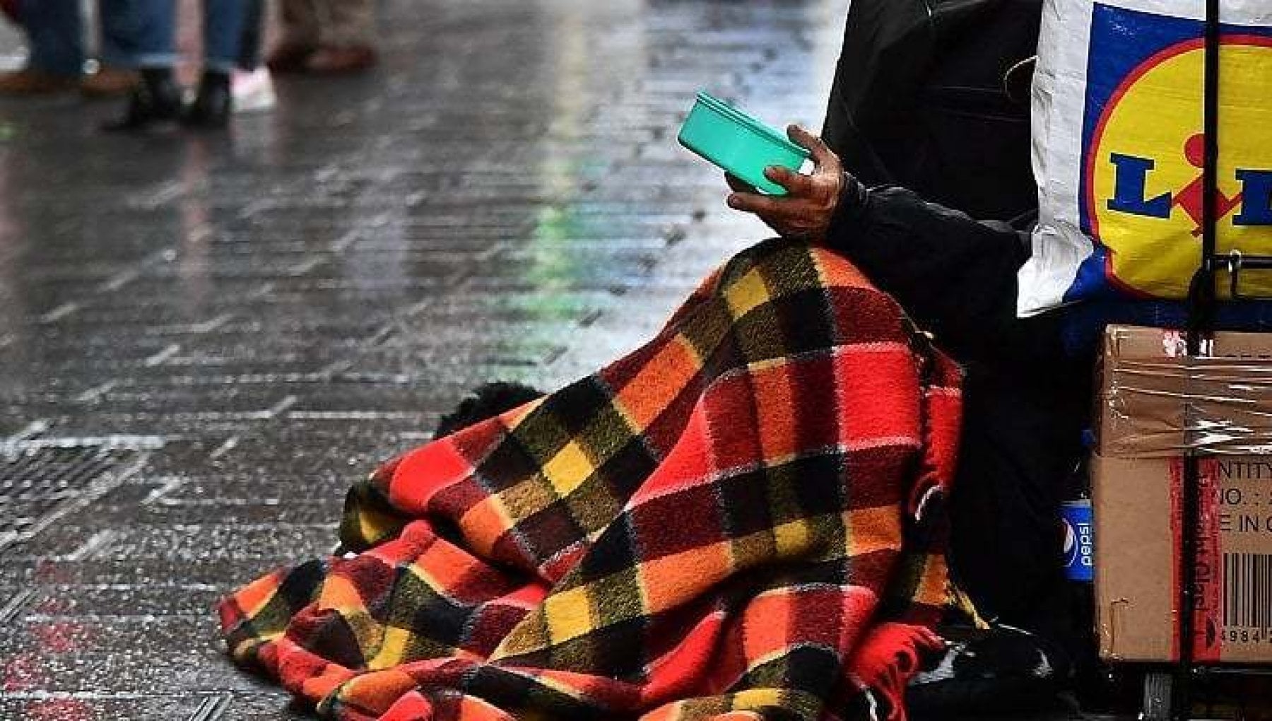 Svimez: in Campania il 50 per cento della popolazione a rischio povertà ...