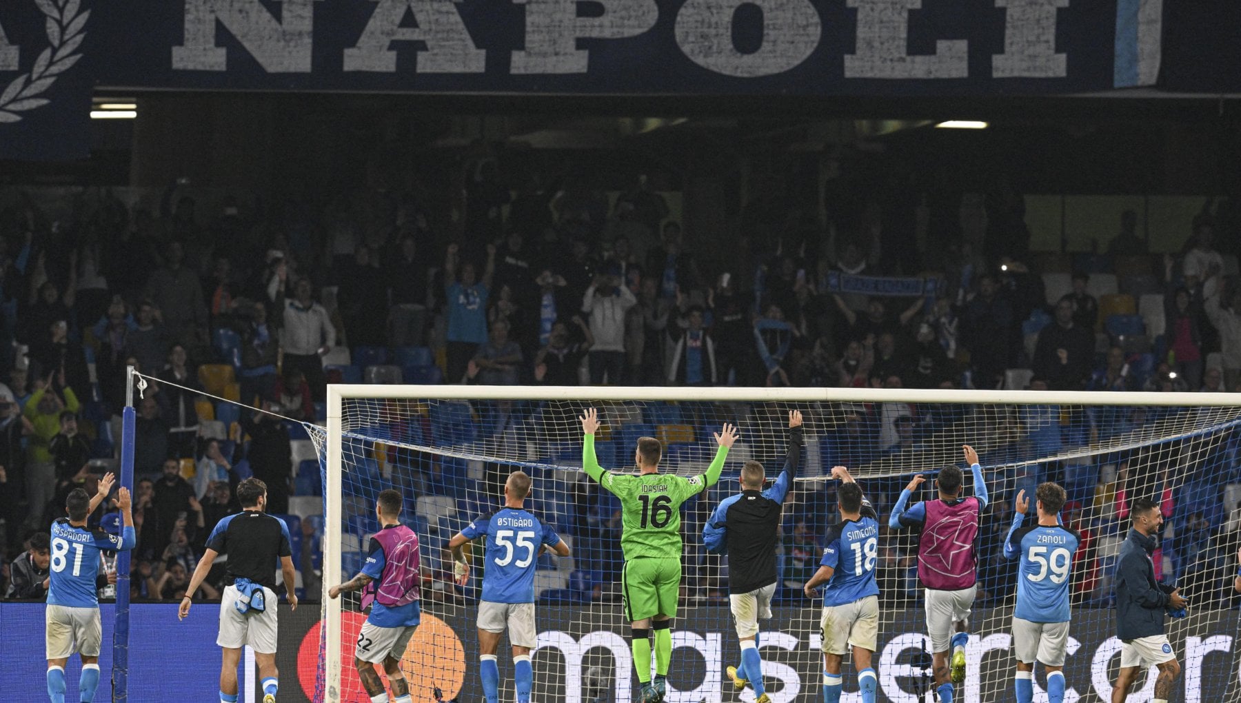 Calcio: Napoli-Rangers, denunce e sanzioni per 19 tifosi - la Repubblica