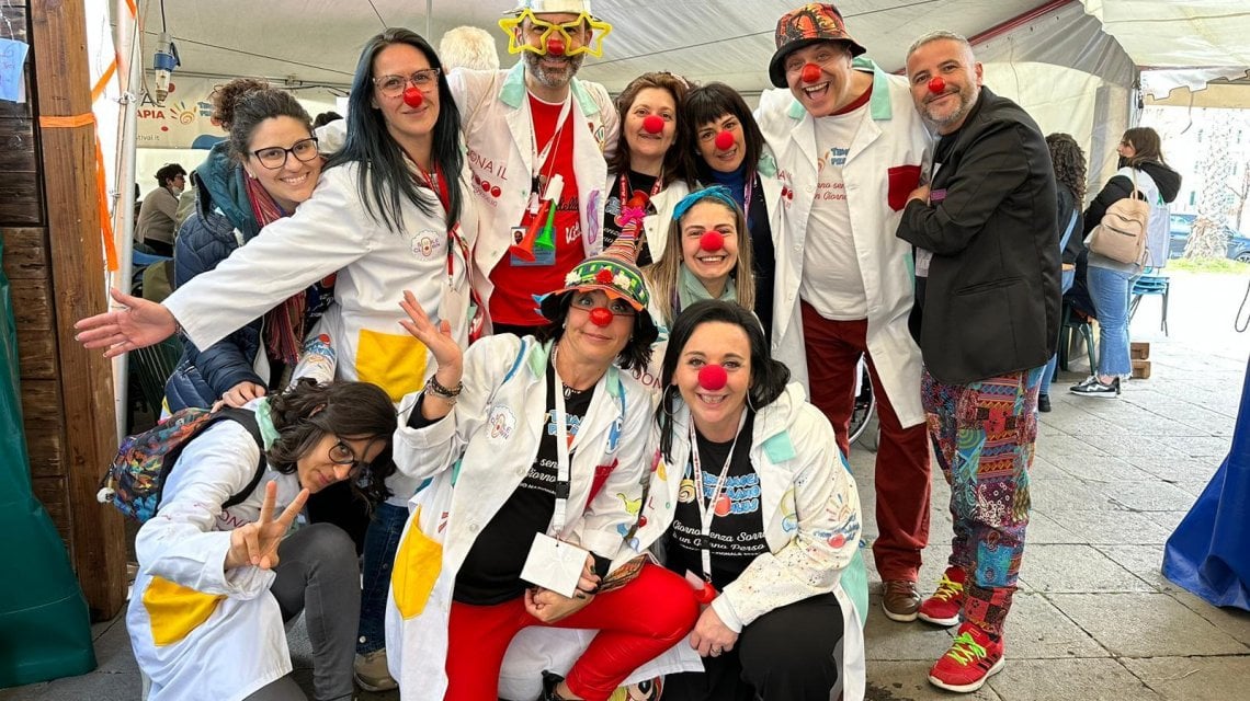 Napoli, invasione di clown sul lungomare: "Pace e inclusione" - la ...