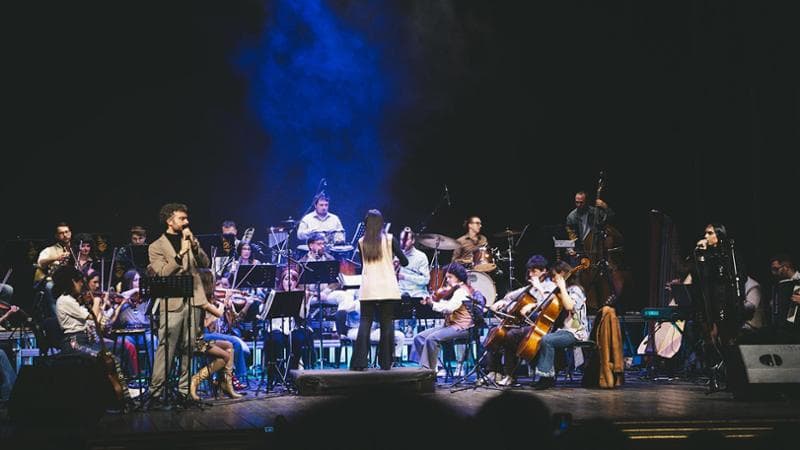 Fabrizio De Andrè, Concerto Sinfonico incanta il pubblico del Teatro ...