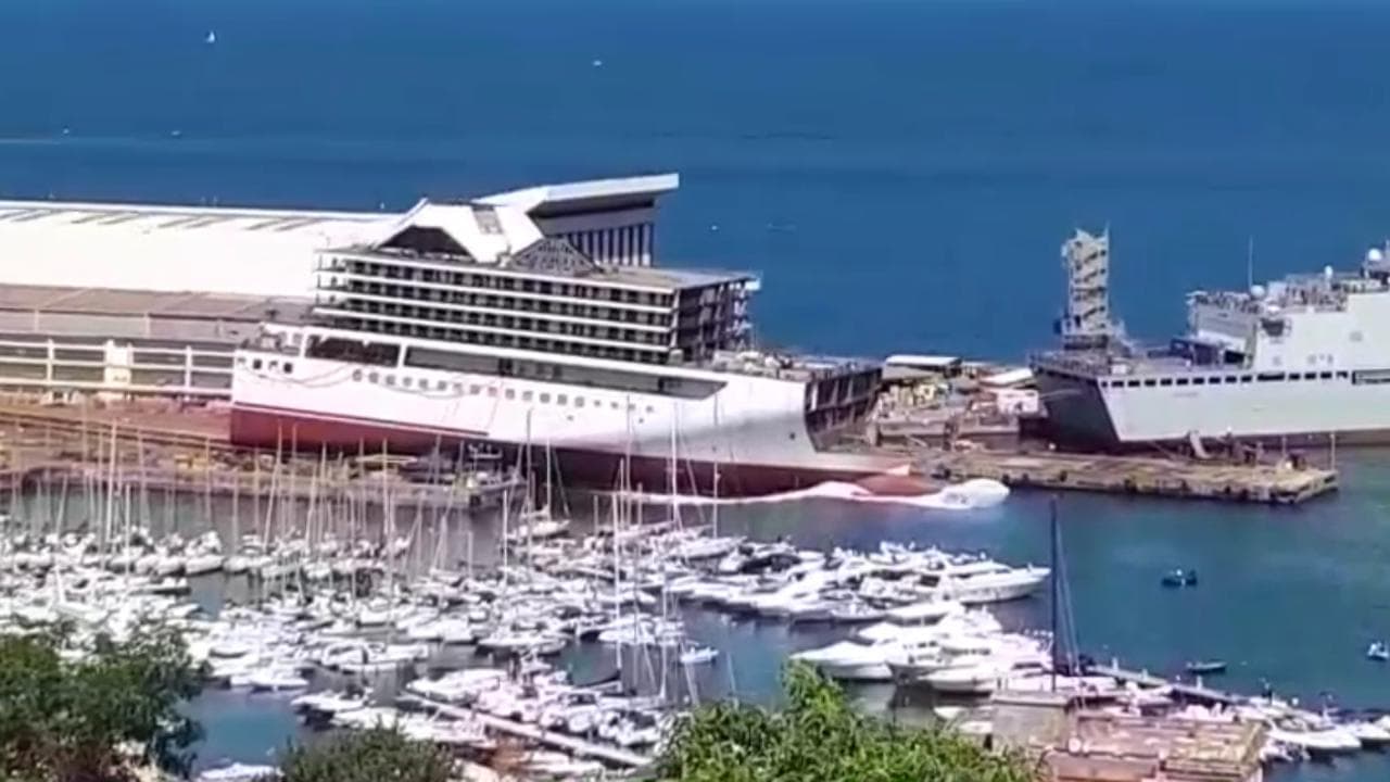 A Castellammare primo battesimo del mare per la Viking Libra, la nave ...