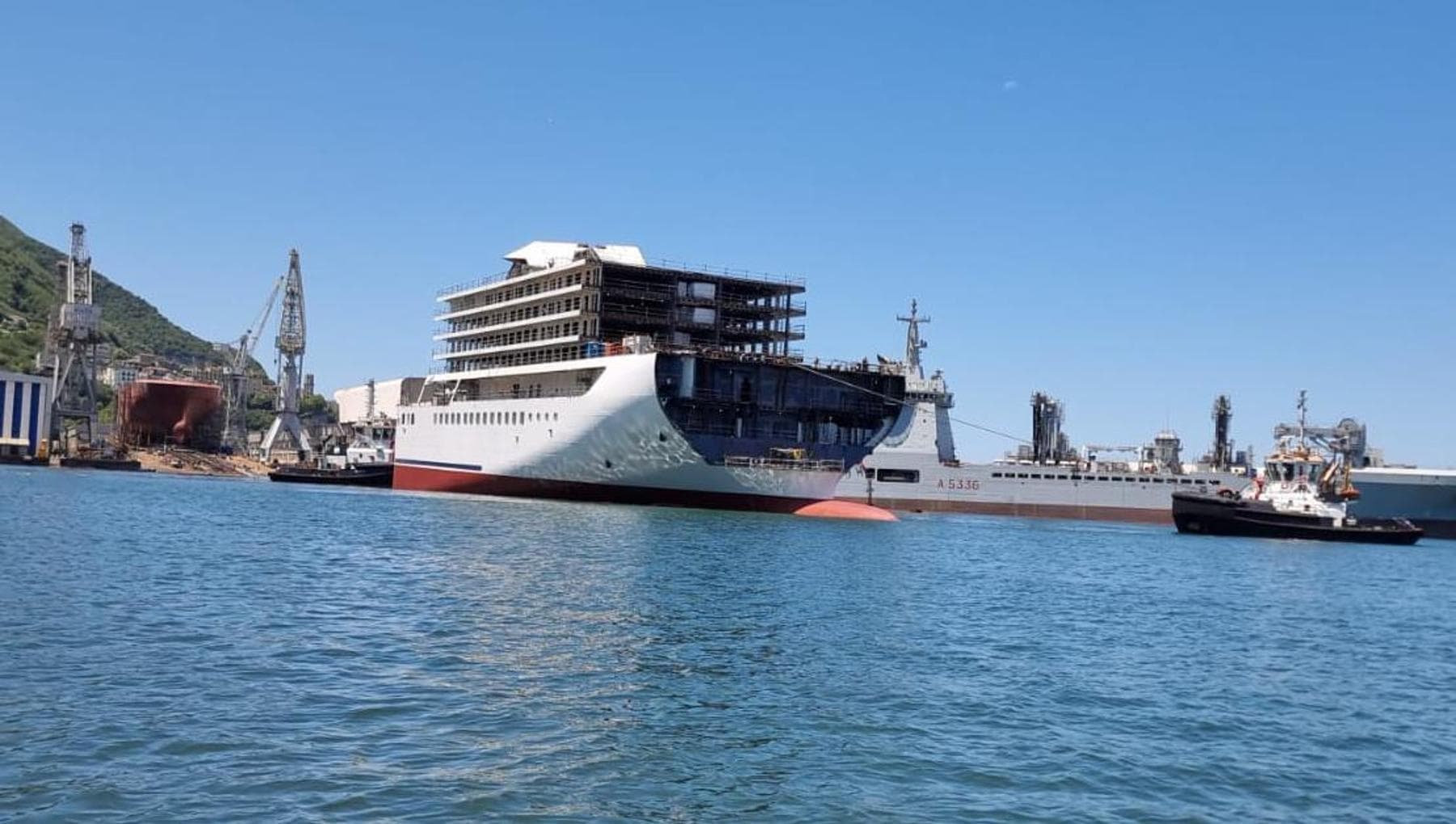 A Castellammare varo del troncone della Viking Libra, la nave da ...