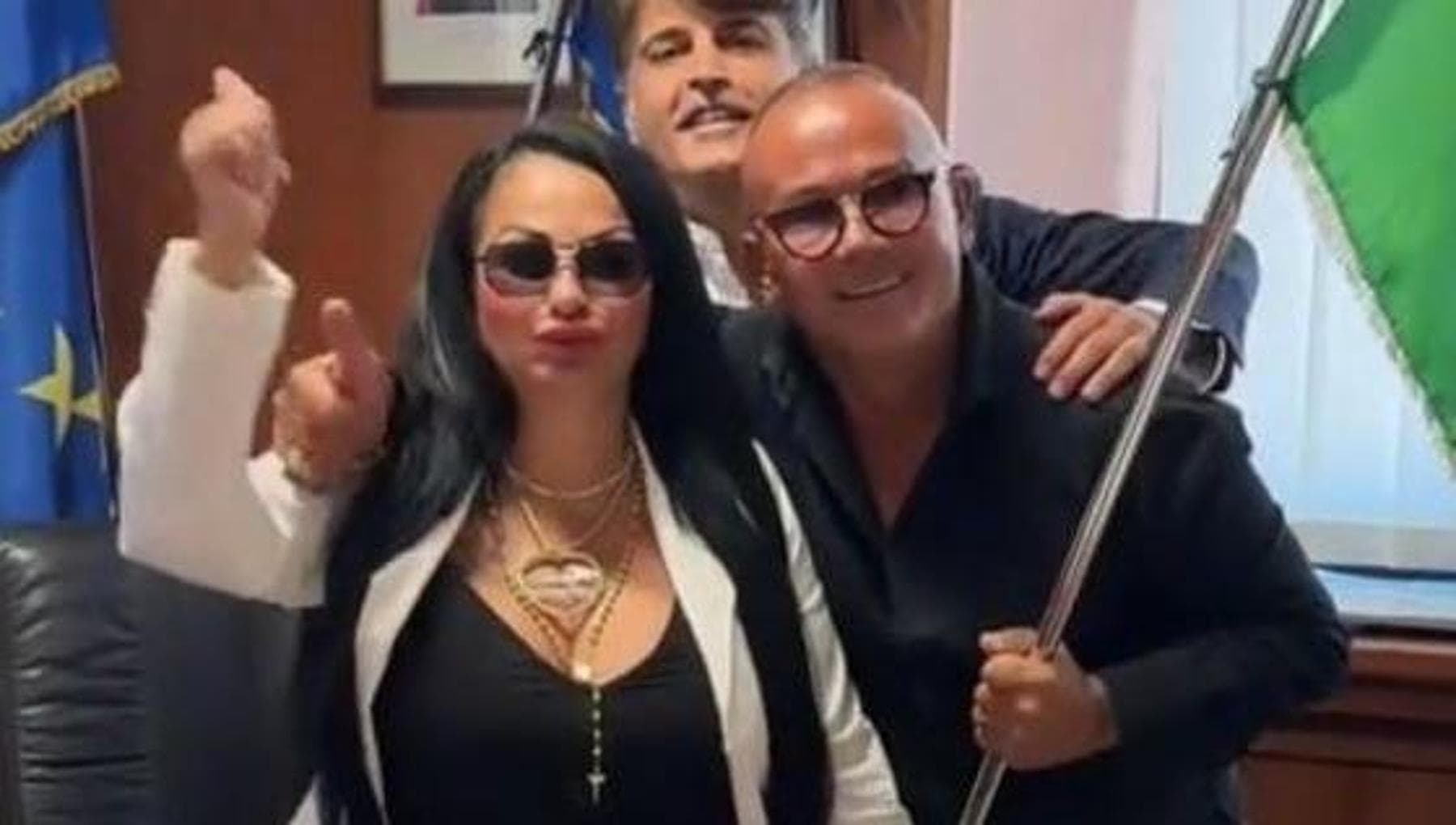 "Napolitano store": sigilli per evasione Iva e smartphone venduti in ...