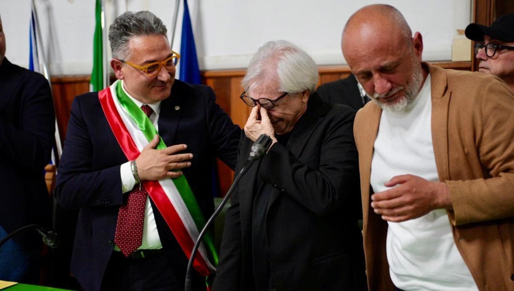 La commozione di Nino D’Angelo cittadino onorario di Sarno: “Se avete ...