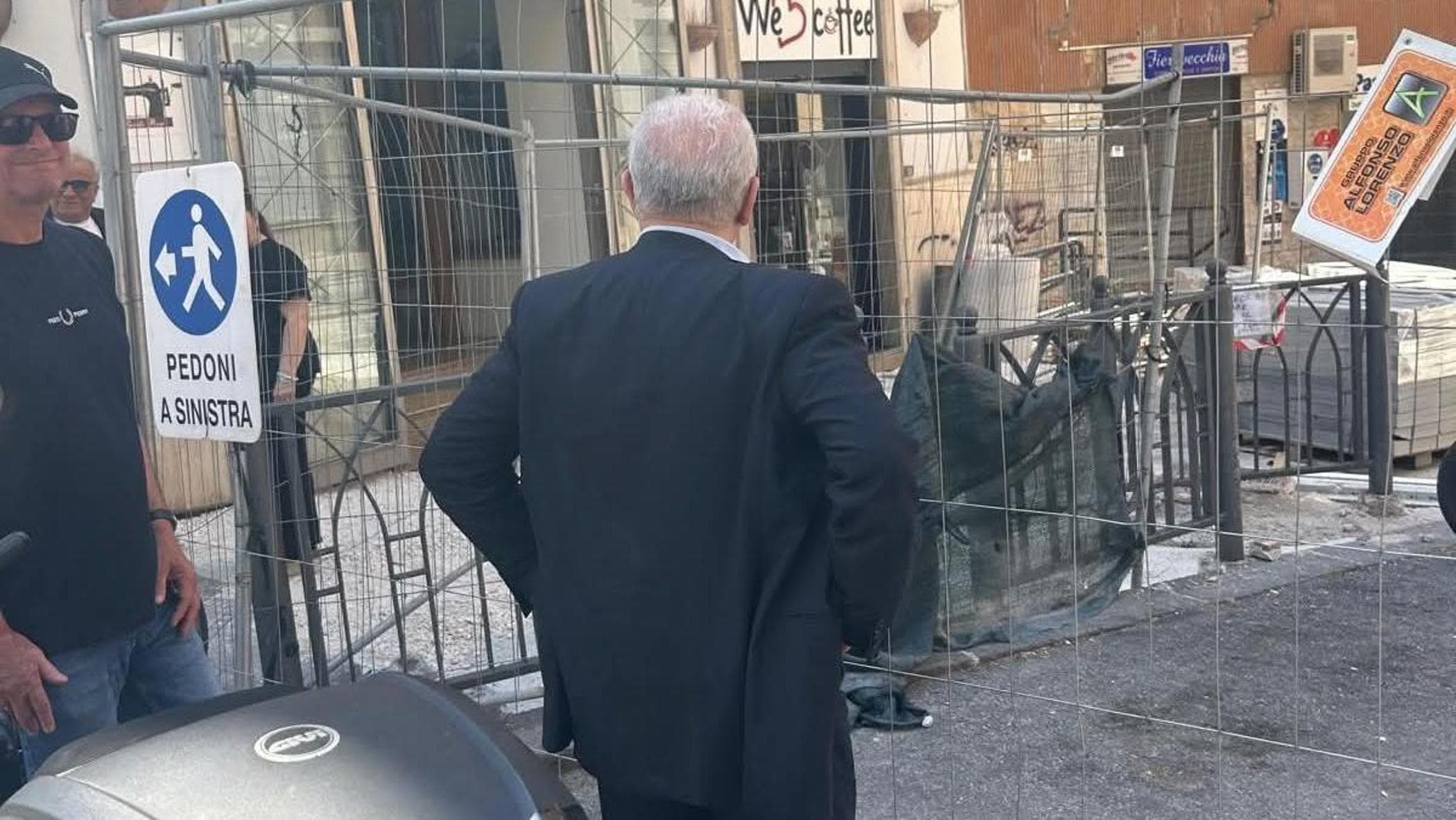 Salerno, De Luca sindaco subito all'opera in strada. E già mette in ...