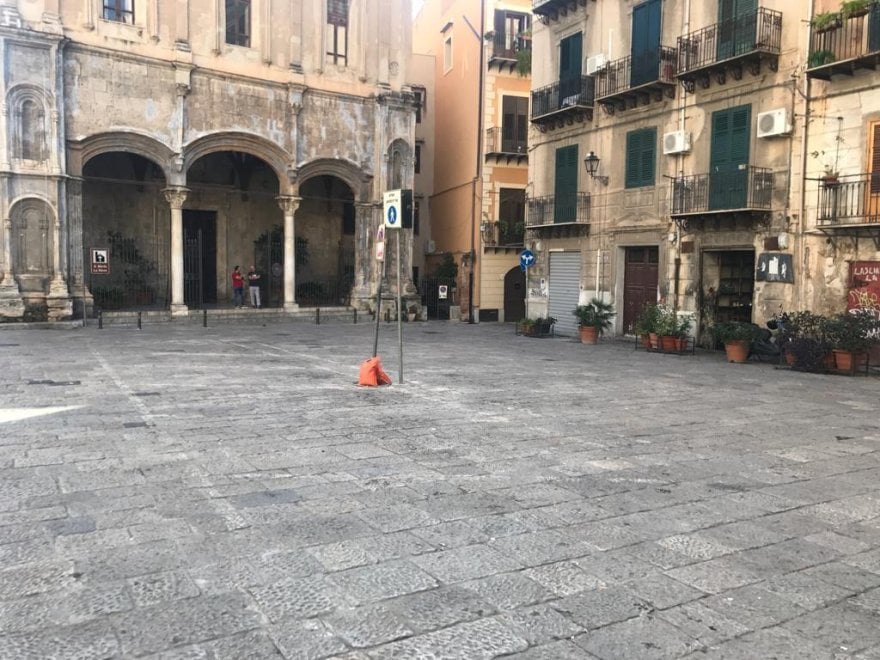 Palermo, piazza Meli e piazza San Giacomo alla Marina liberate dalle ...