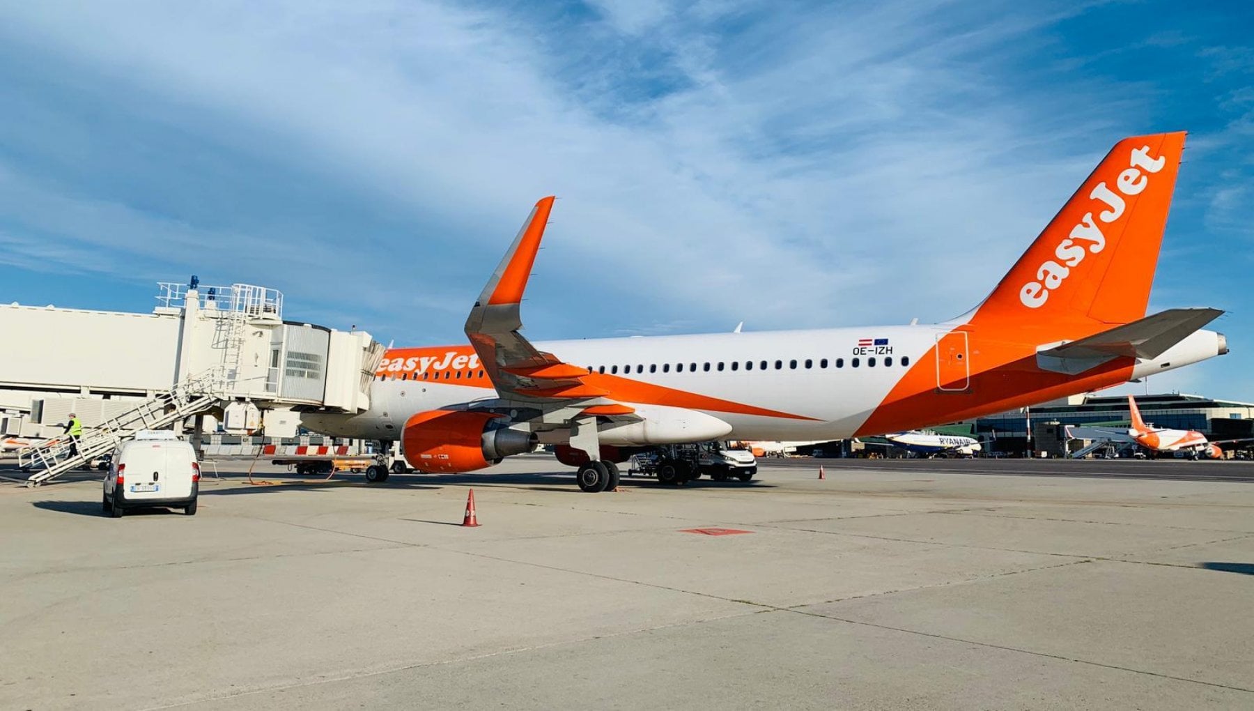 Aerei, easyJet e Blue Air sfidano la pandemia: più voli per l'estate ...