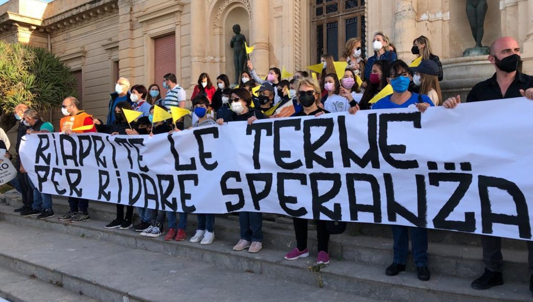 Sciacca, cento persone in marcia verso la Regione: "Riaprite le terme ...