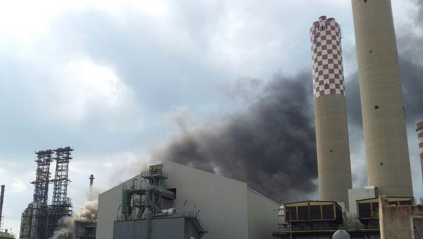 Gela, incendio in Raffineria Eni: nessun ferito - la Repubblica