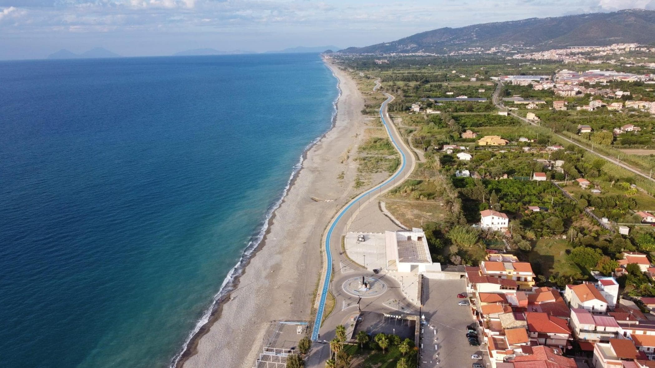 Camion e auto sulla pista ciclabile: la folle ordinanza del sindaco di ...