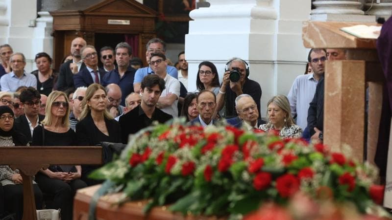 I funerali di Angelo Onorato, la moglie Francesca Donato: “Non lasciamo ...