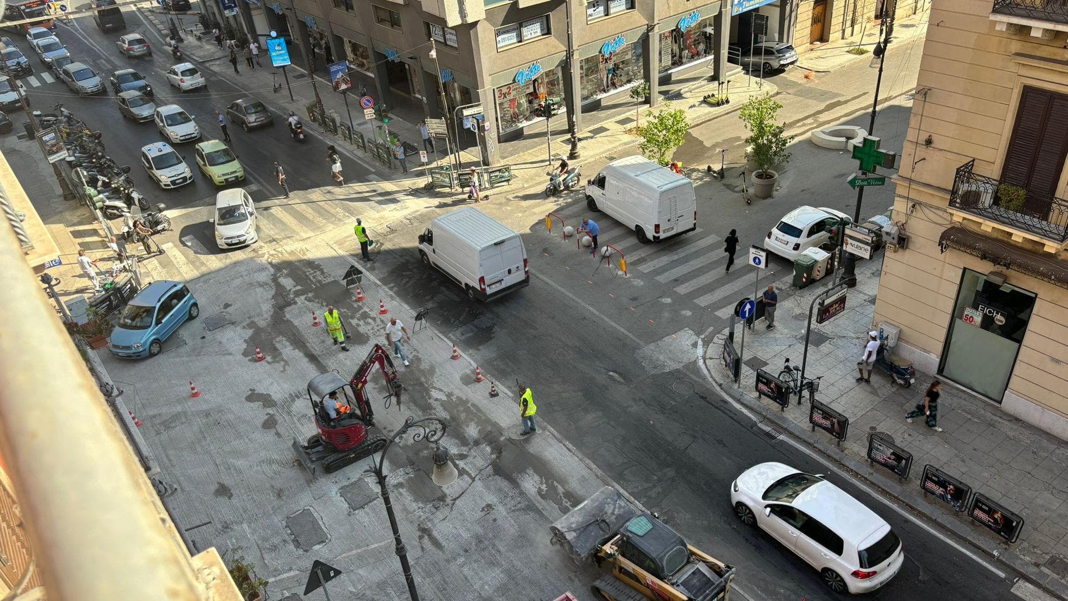 Via Roma a metà per il rifacimento dell’asfalto: il cantiere andrà ...