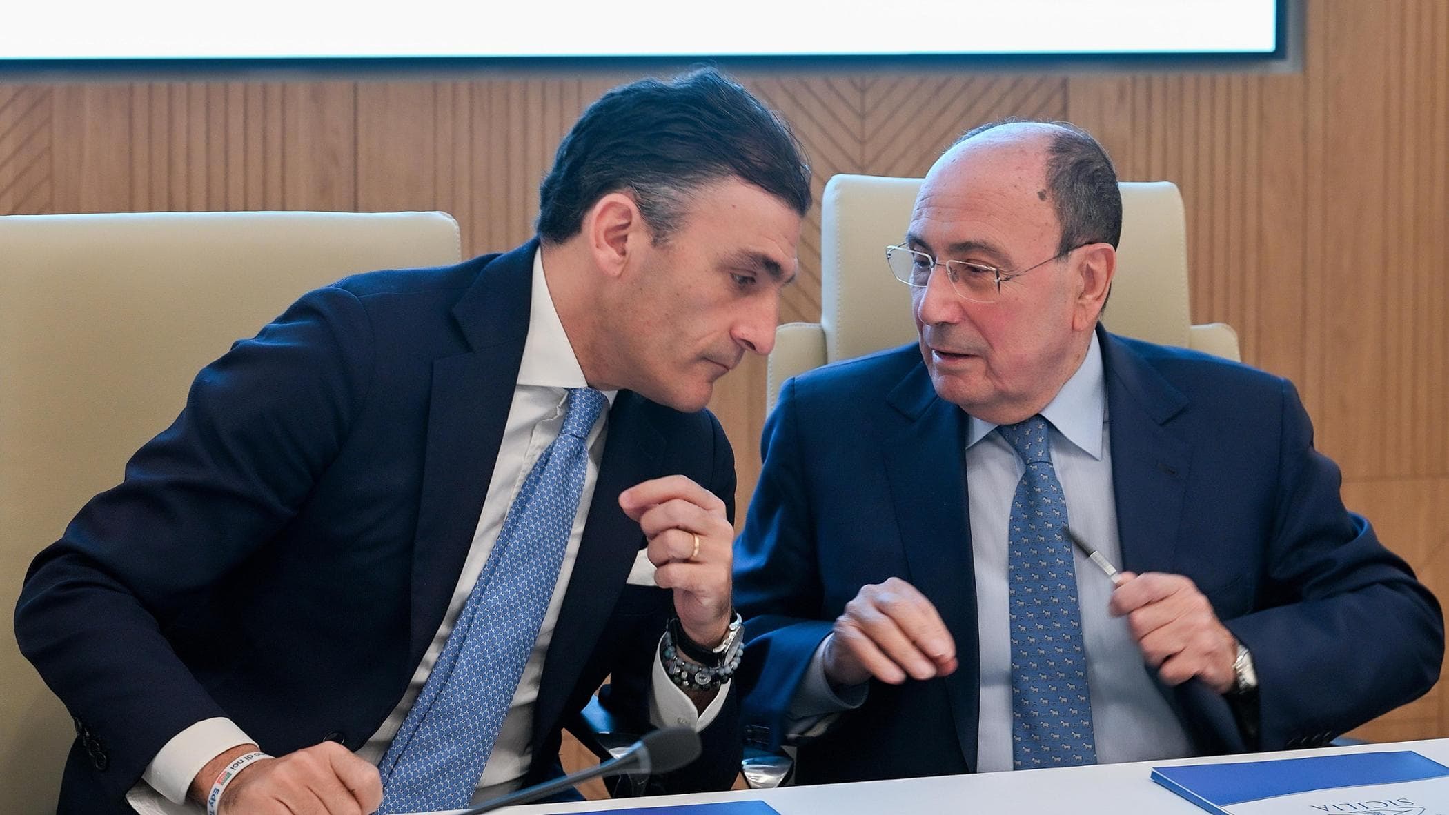 “Favoriti Tamajo e Sammartino”, il nuovo scontro è sulla manovra all ...