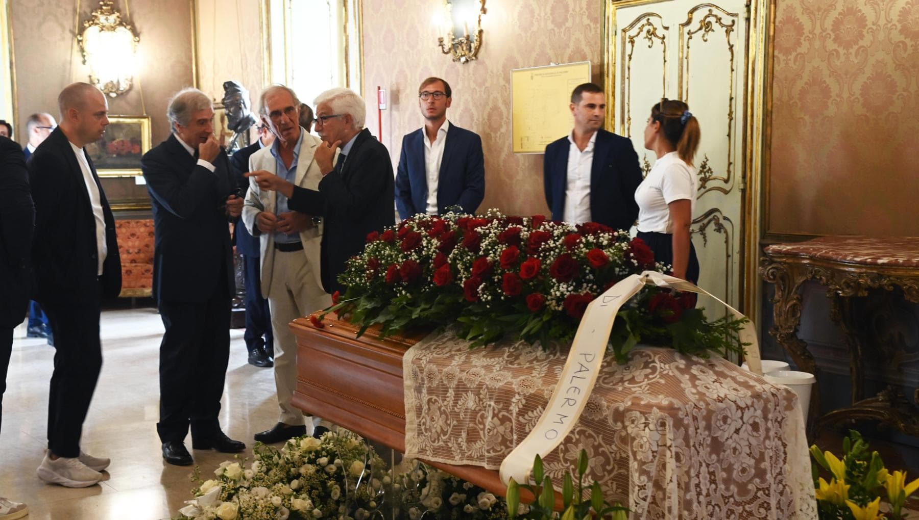 Tante visite alla camera ardente di Musotto. La figlia: “La Provincia è ...
