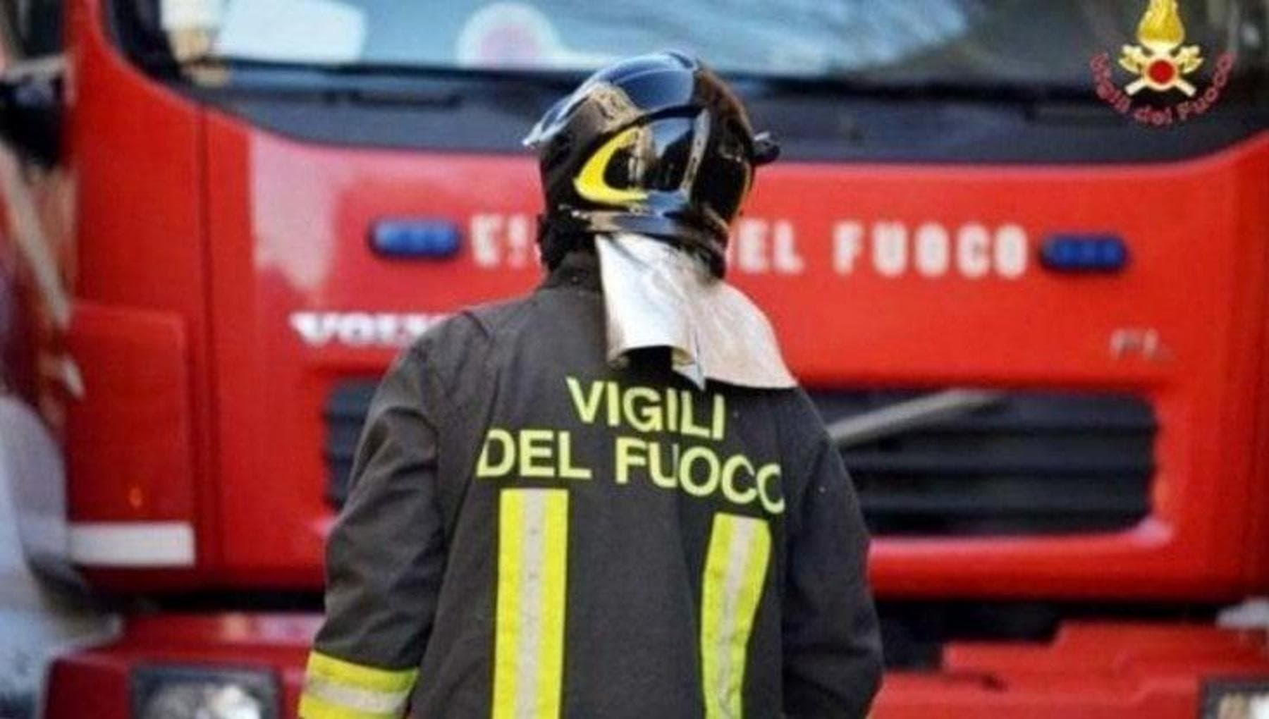 Crollano calcinacci in via Alloro, la strada era chiusa per le riprese ...