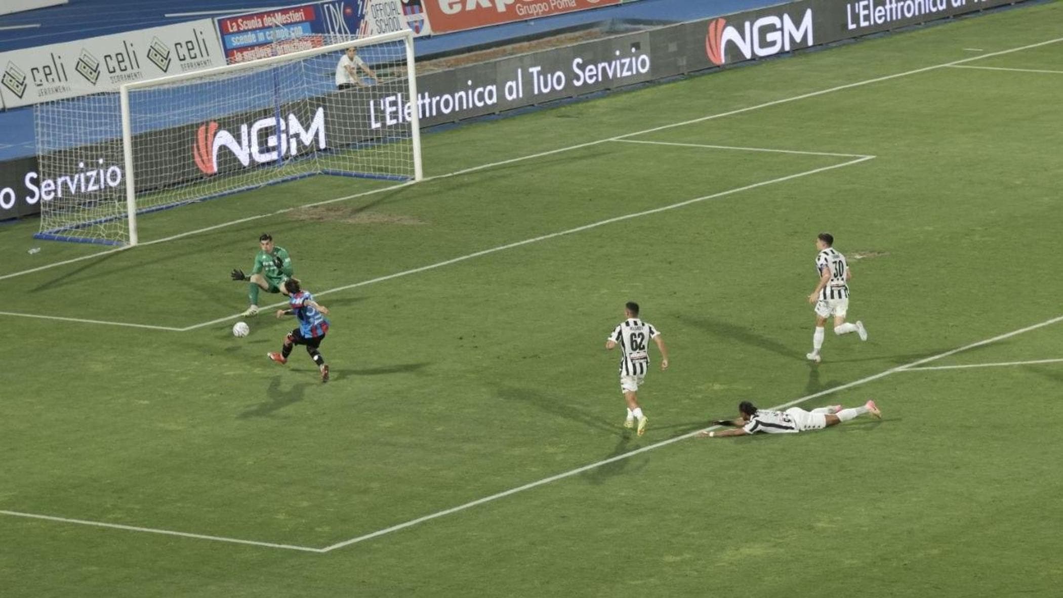A Catania parte la rivoluzione, dopo il flop ai play-off via Toscano ...