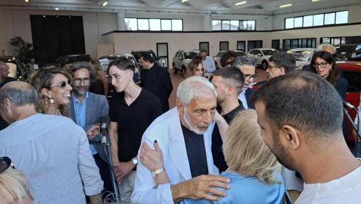 Sit-in di solidarietà dopo il rogo alla Sicily by Car. Dragotto: “Non ...