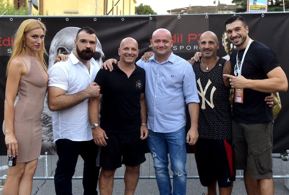 Fragomeni, ritorno a Parma del vincitore dell'Isola dei famosi - la ...
