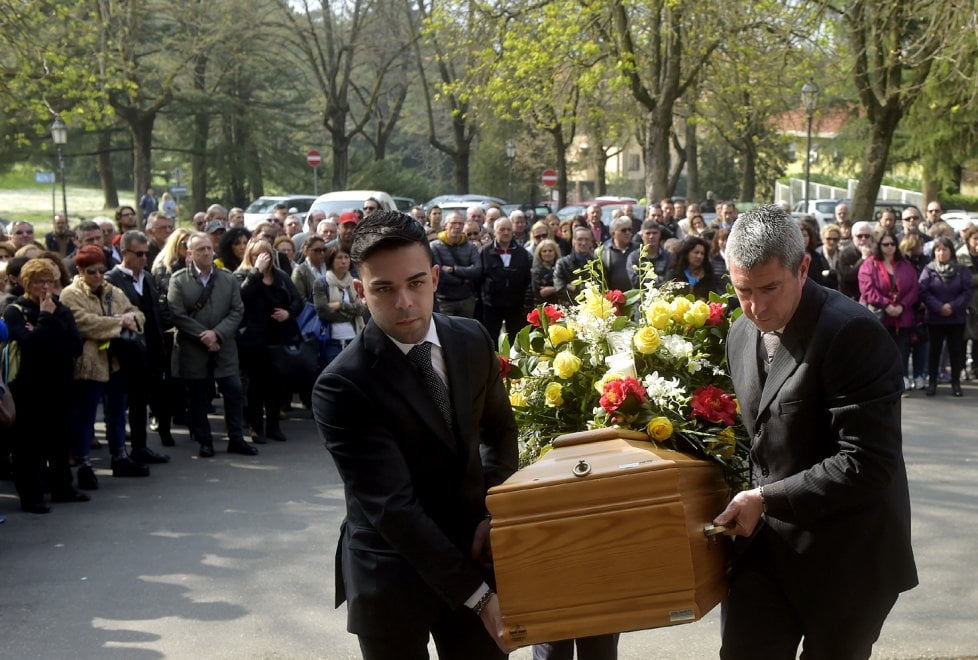 Il funerale di Giovanni Fadda nella chiesa San Prospero di Collecchio ...