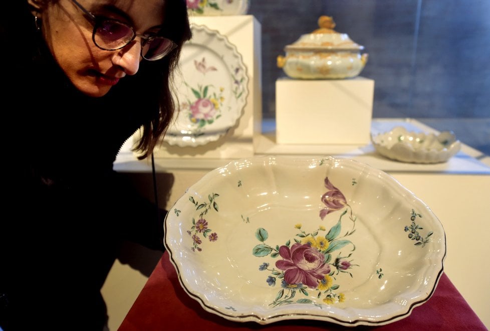 Pilotta, sala del Trionfo più ricca grazie alla maiolica del Settecento ...